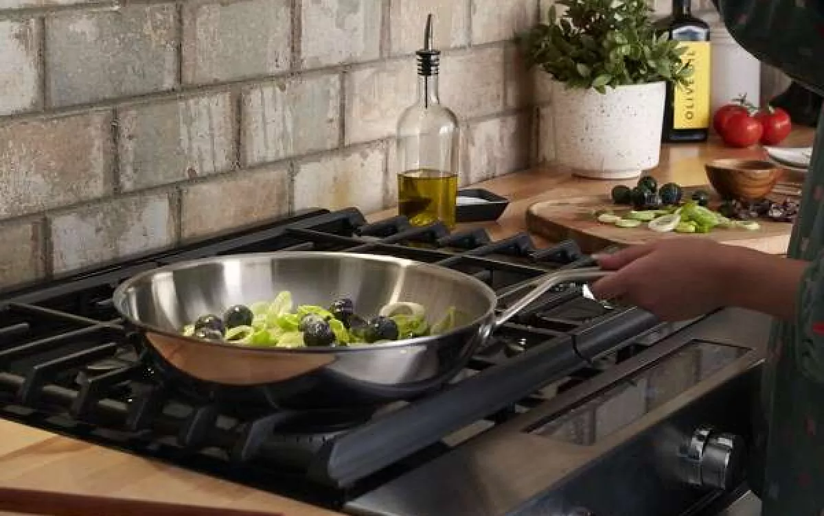 Deglazing a Pan: What It Means and How to Do It | Whirlpool